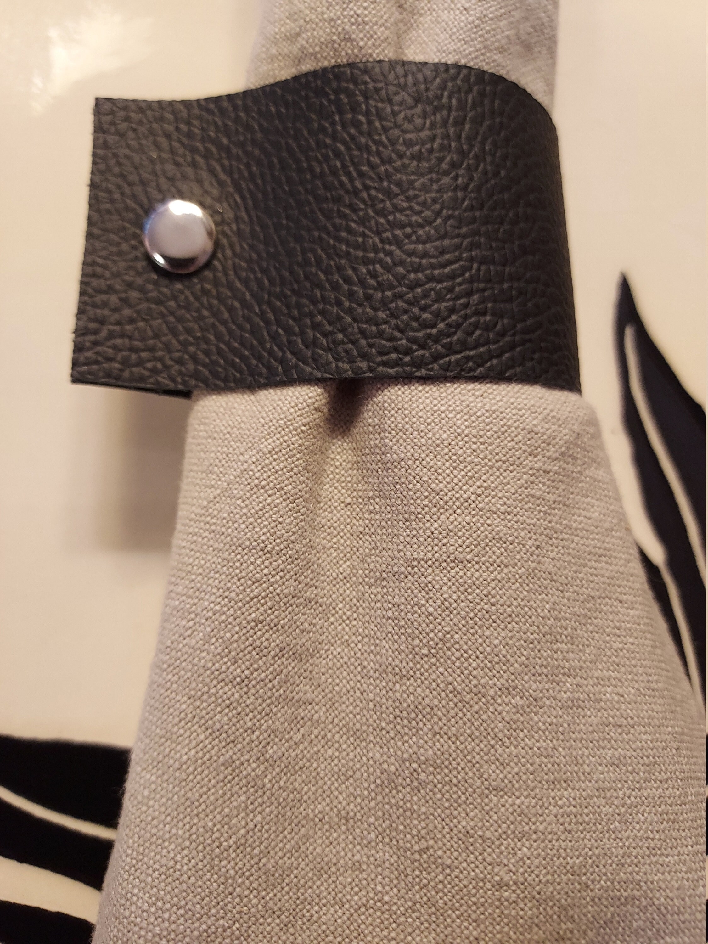 Minimalist Style Set of 4 Black Leather Napkin Rings With Silver Tone ...