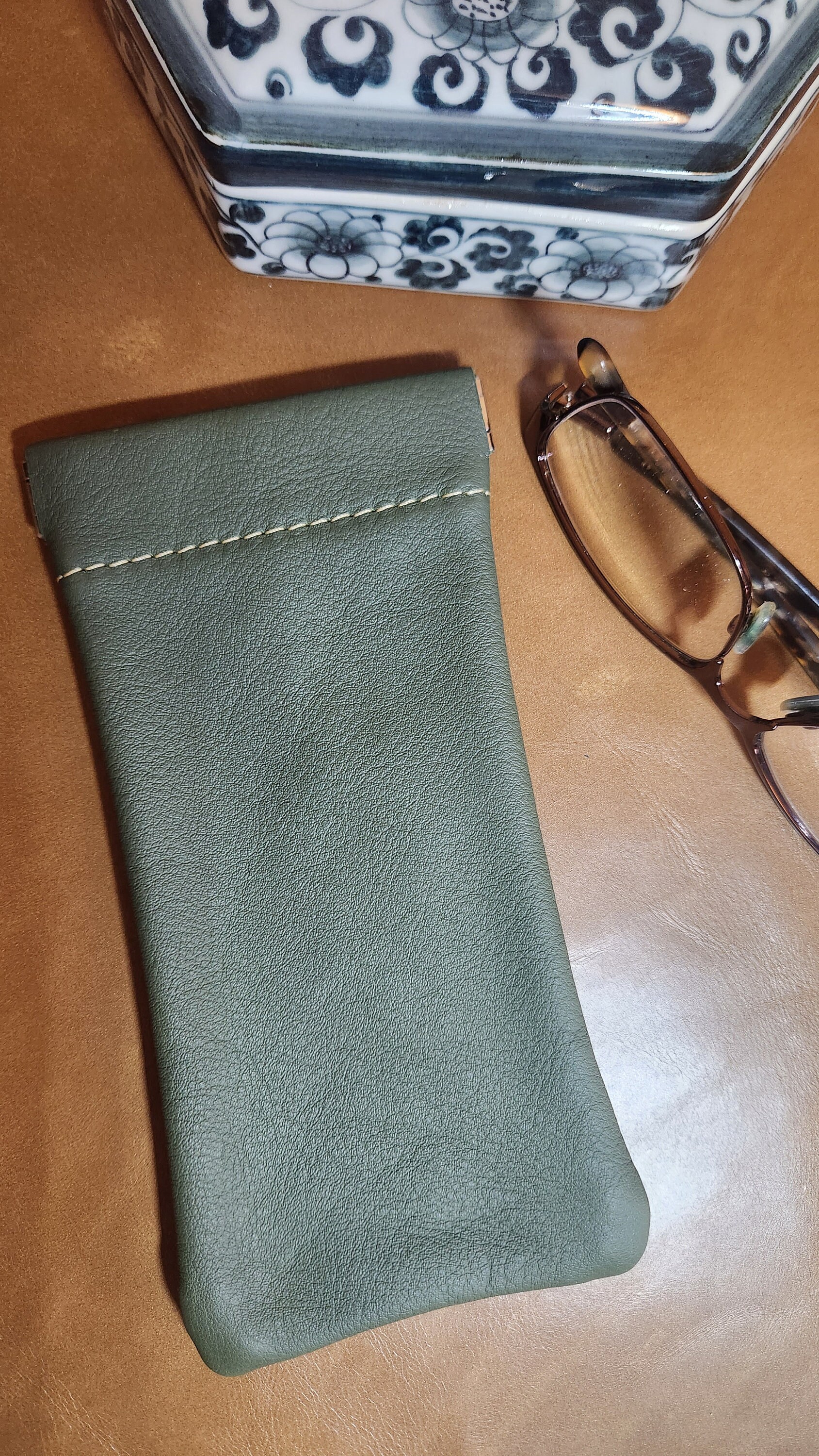 Genuine Leather Spring Top Glasses Case Squeeze Glasses Case Snap Top ...