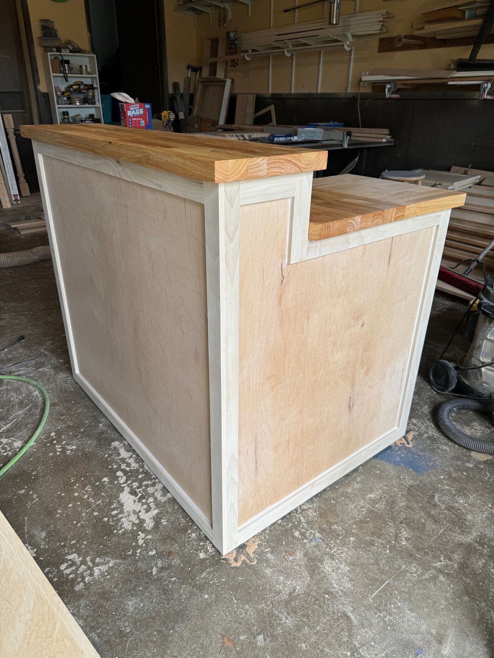 Reception Desk | Retail Counter | Office Space | Customer Check Out ...