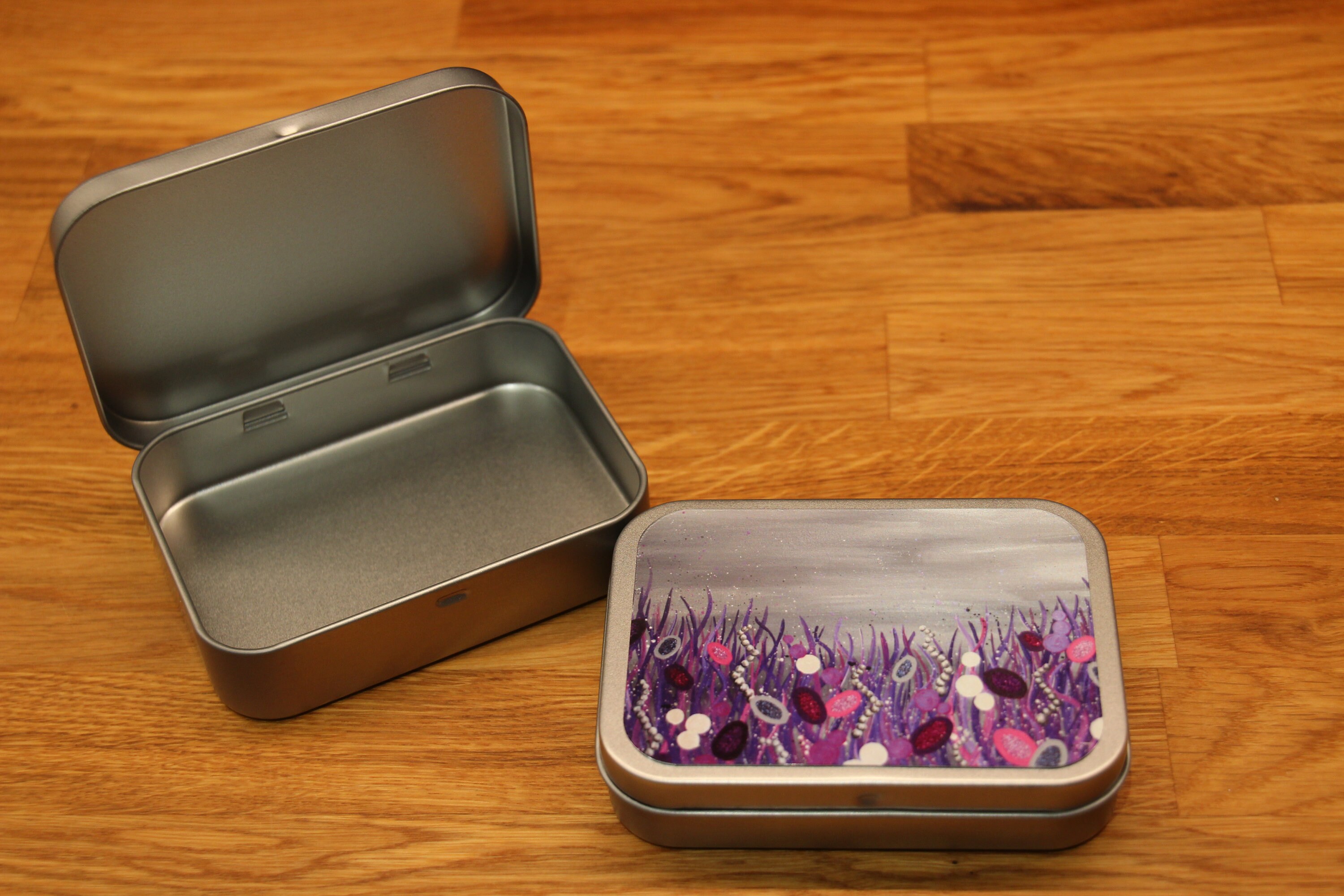 Small tin, gifts for her, trinkets, keepsakes, arty, abstract, multi ...