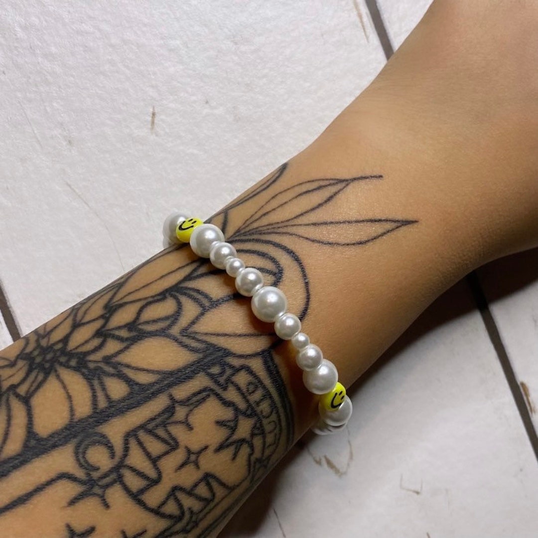 Smiley Face Pearl Bracelet Happy Face Emoji Bracelet White Glass Pearls ...