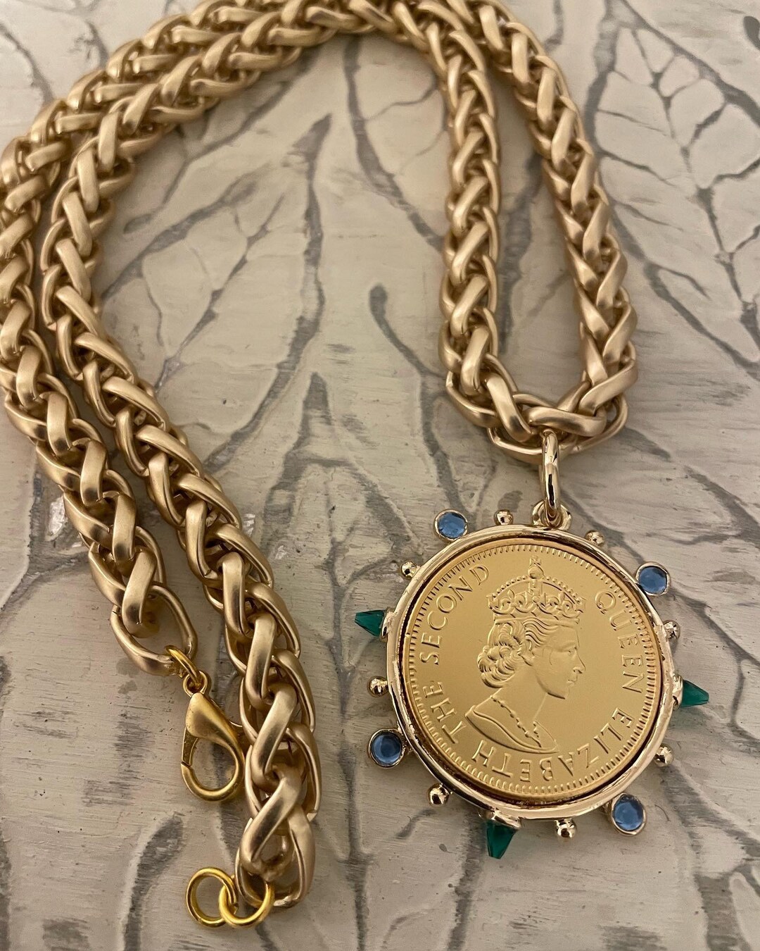 Queen Elizabeth II Pendant Necklace on Snake Chain - Etsy