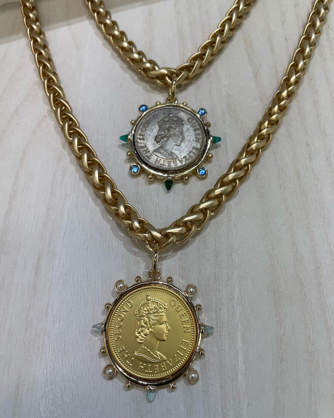 Queen Elizabeth II Pendant Necklace on Snake Chain - Etsy