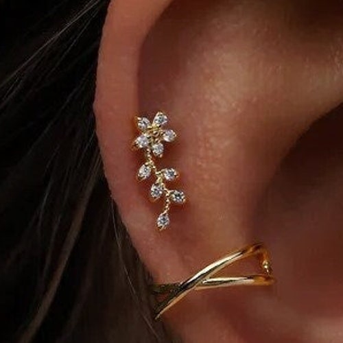 14k Solid Gold Diamond Long Leaf Curved Ear Crawler for Women - Etsy
