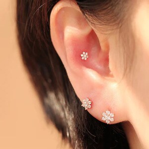 14K Gold Diamond Flower Stud | 7 Stone Cluster Cartilage Earring | 16G ...