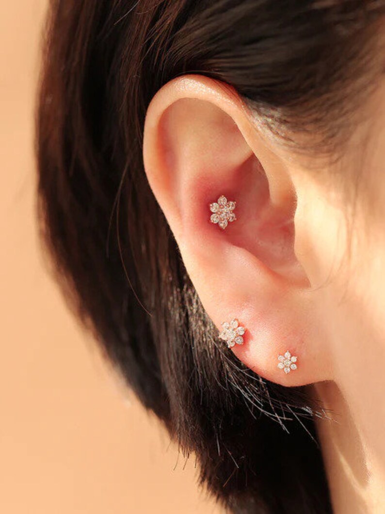 14K Gold Diamond Flower Stud | 7 Stone Cluster Cartilage Earring | 16G ...