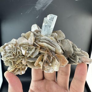 Aquamarine Crystal on Muscovite Matrix From Skardu, Pakistan - Etsy