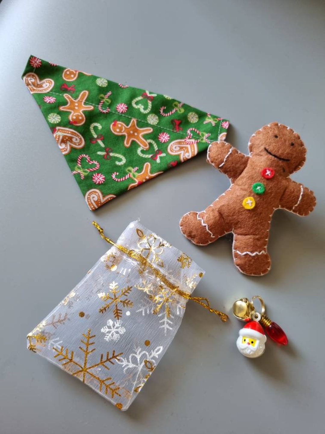 Christmas Cat Hamper, Gift Box for Cat, Santa Cat Bell, Gift for Cat ...