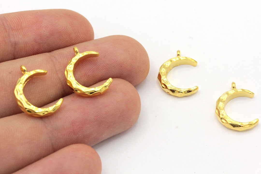 11 x 16 mm 24k glänzende Gold überzogene gehämmerte Mondcharme, Mini ...