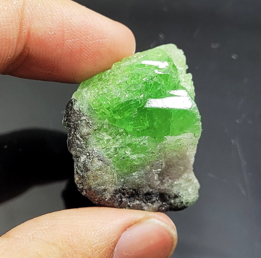 110 Cts Breathtaking Natural Tsavorite Garnet Matrix Specimen/ Rare ...