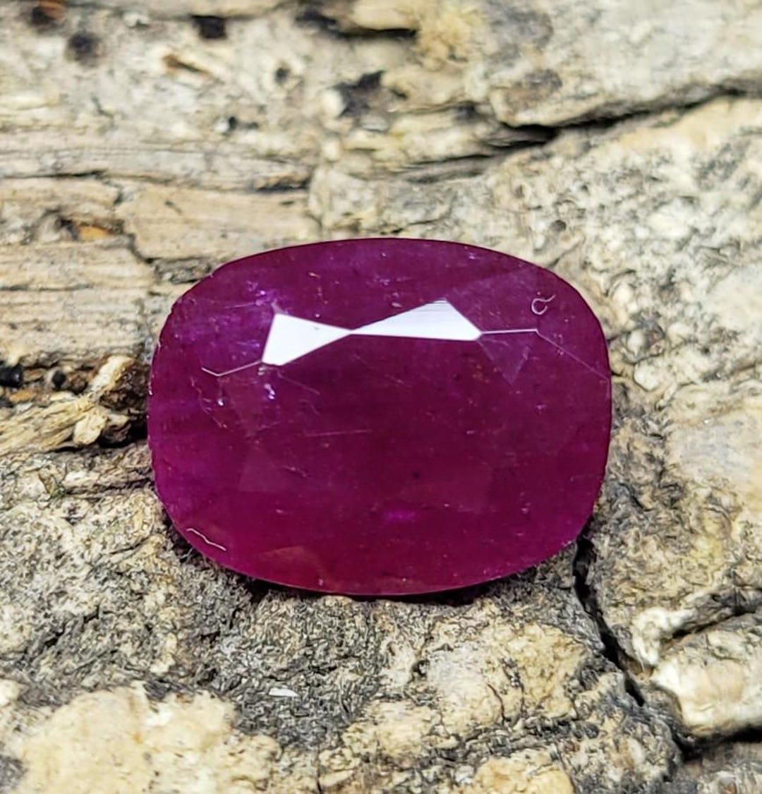 3.90 Ct Pinkish-red Bixbite Gemstone: Utah Red Emerald, Cushion Cut - Etsy
