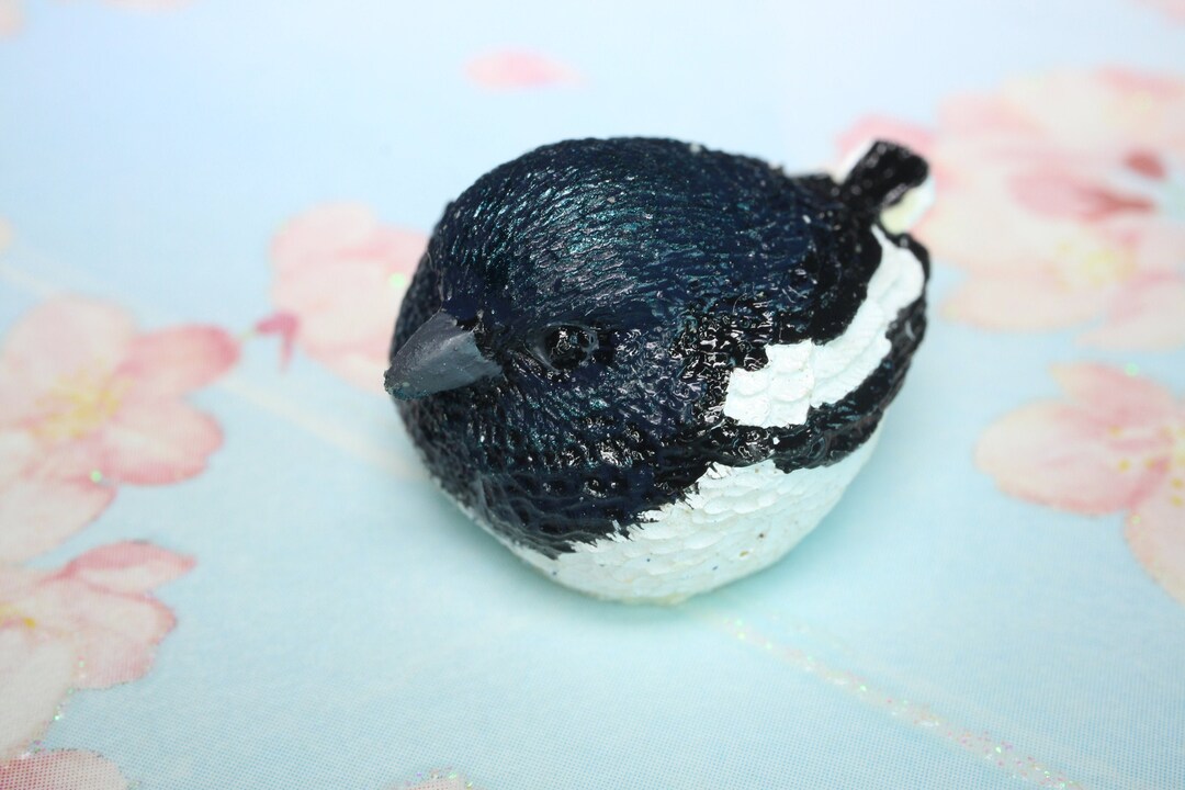 Oriental Magpie Robin Figurine Handmade Bird Sculpture Figurine Bird ...