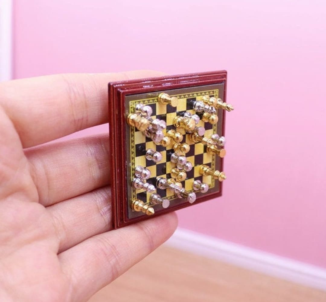 Dollhouse Miniature Chess Set Mini Magnetic Chess Pieces Miniature Game ...