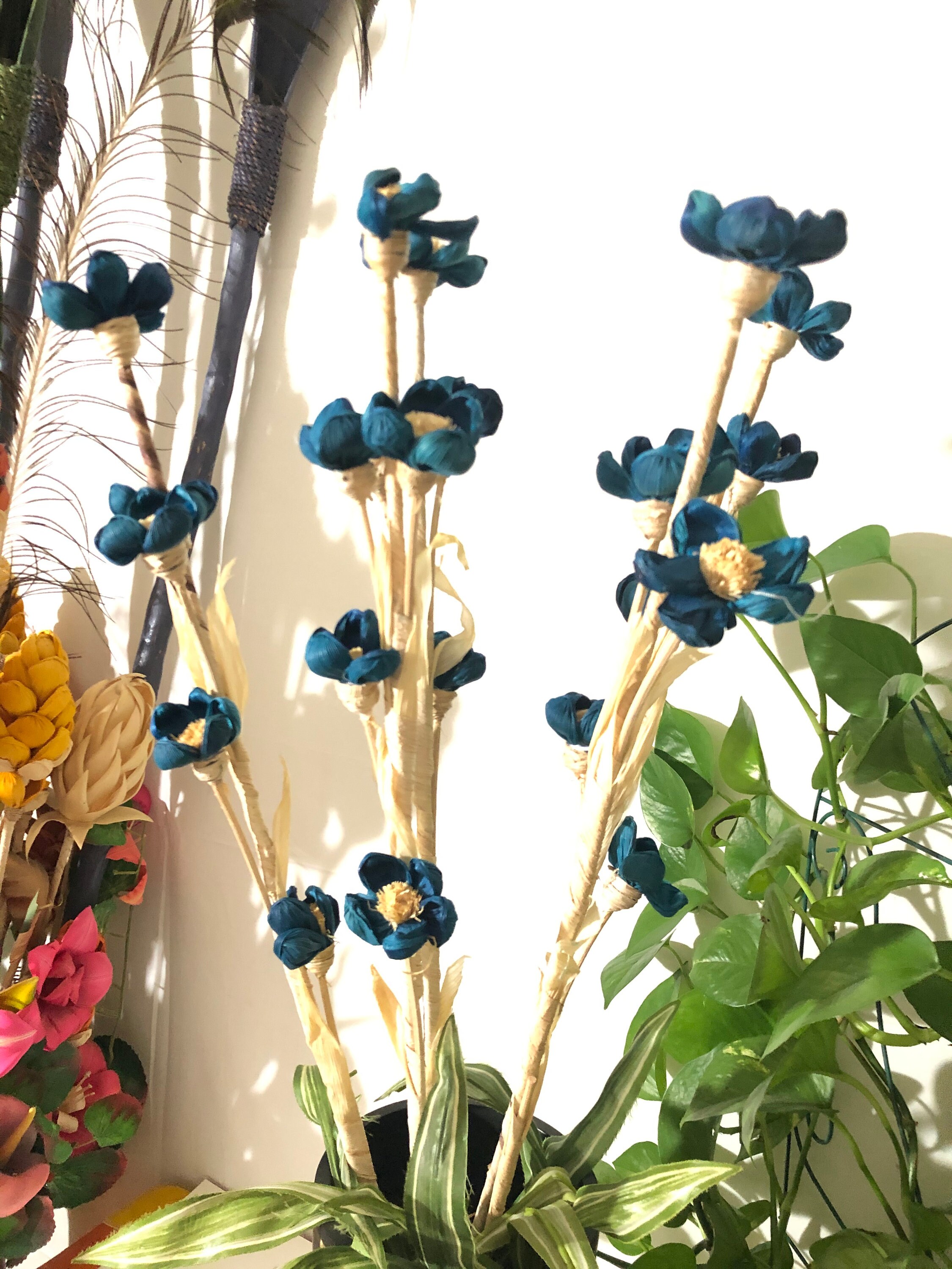 Dried Corn Husk Flowers. Dyed with vibrant colors. Attached to | Etsy