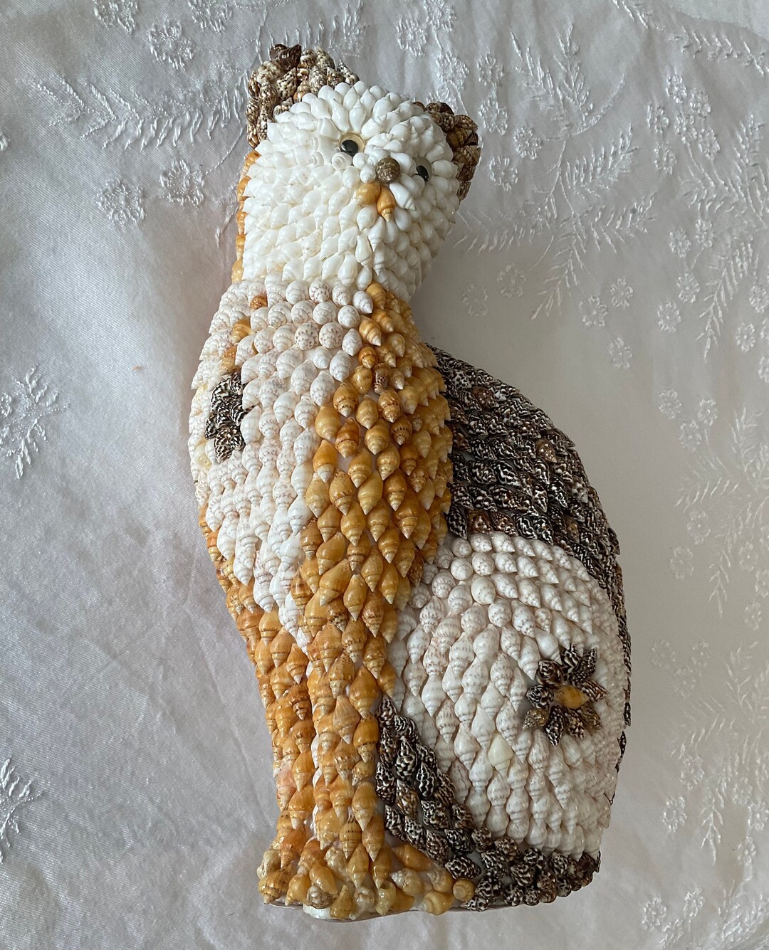 Vintage Conch Shells Cat Figurine. Hundreds of Small Multicolored Conch ...