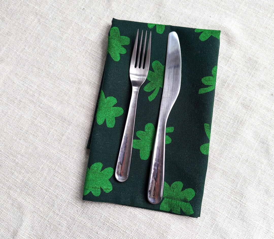 Clover Dinner Napkins, 17 X 17 Inch Block Printed Soft Cotton Napkins ...