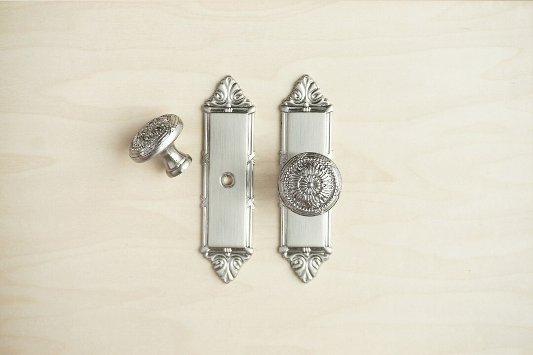 4" TRADITIONAL BACKPLATE & Handles | Traditional Silver Backplate and ...