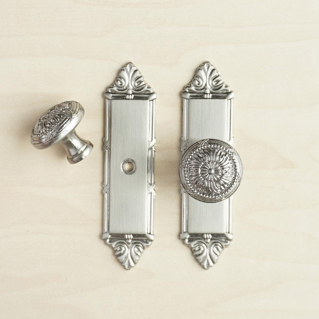 4" TRADITIONAL BACKPLATE & Handles | Traditional Silver Backplate and ...
