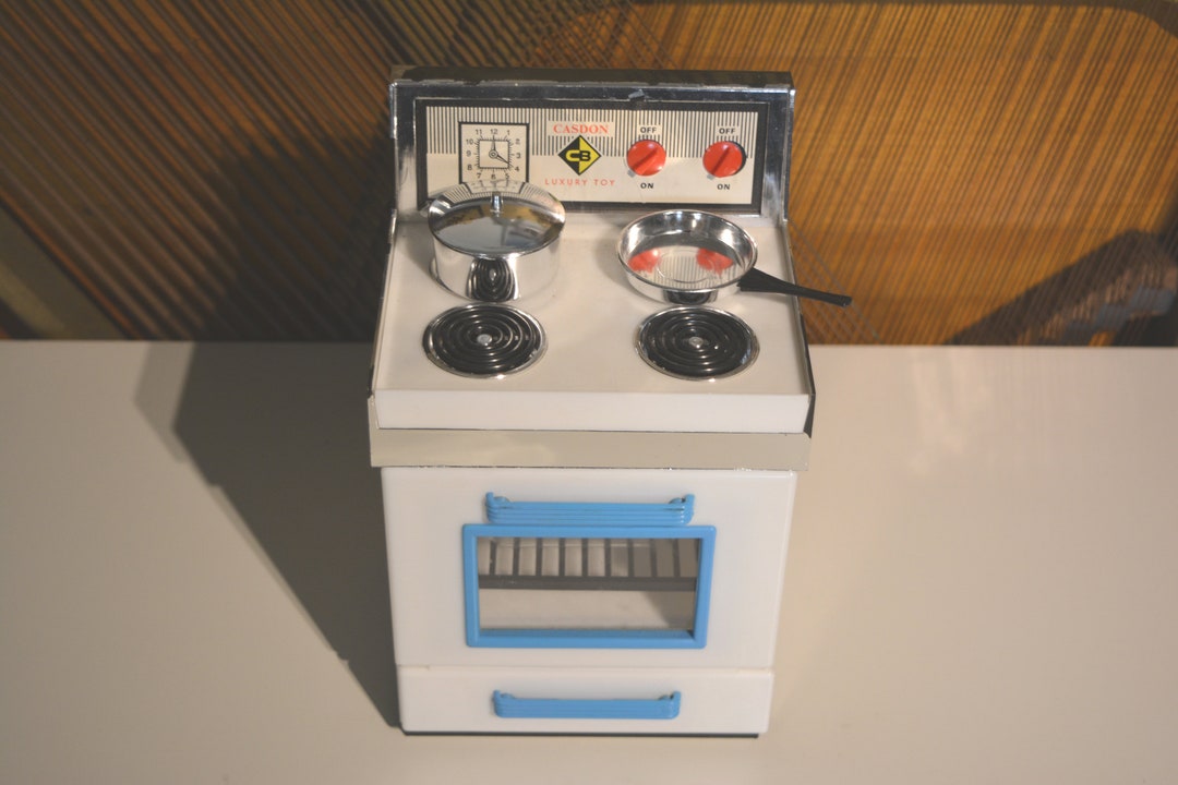 Vintage Seventies Casdon Luxury Toy Cooker Item No. 153 - Made in ...