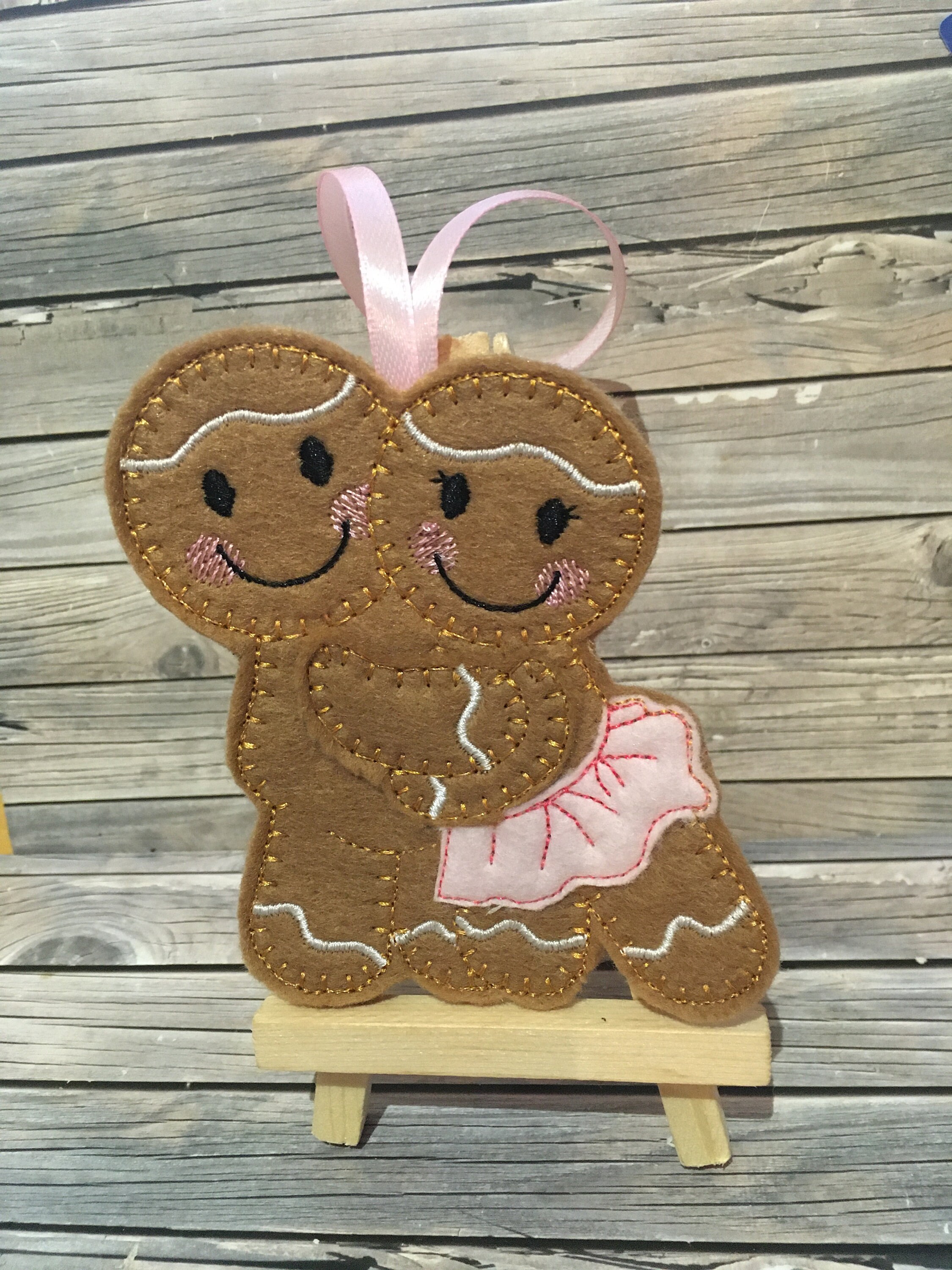 Embroided Gingerbread Couple in Love - Etsy