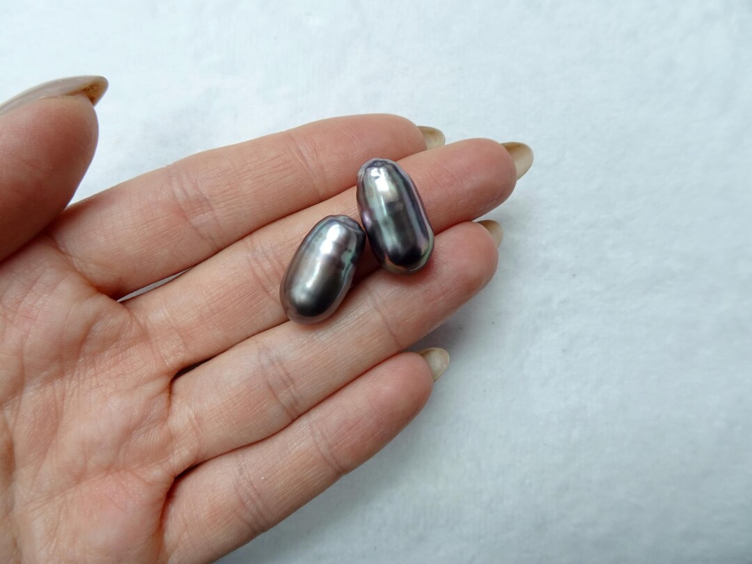 ELONGATED Tahitian Pearl Pair Natural Aubergine Overtones Excellent ...