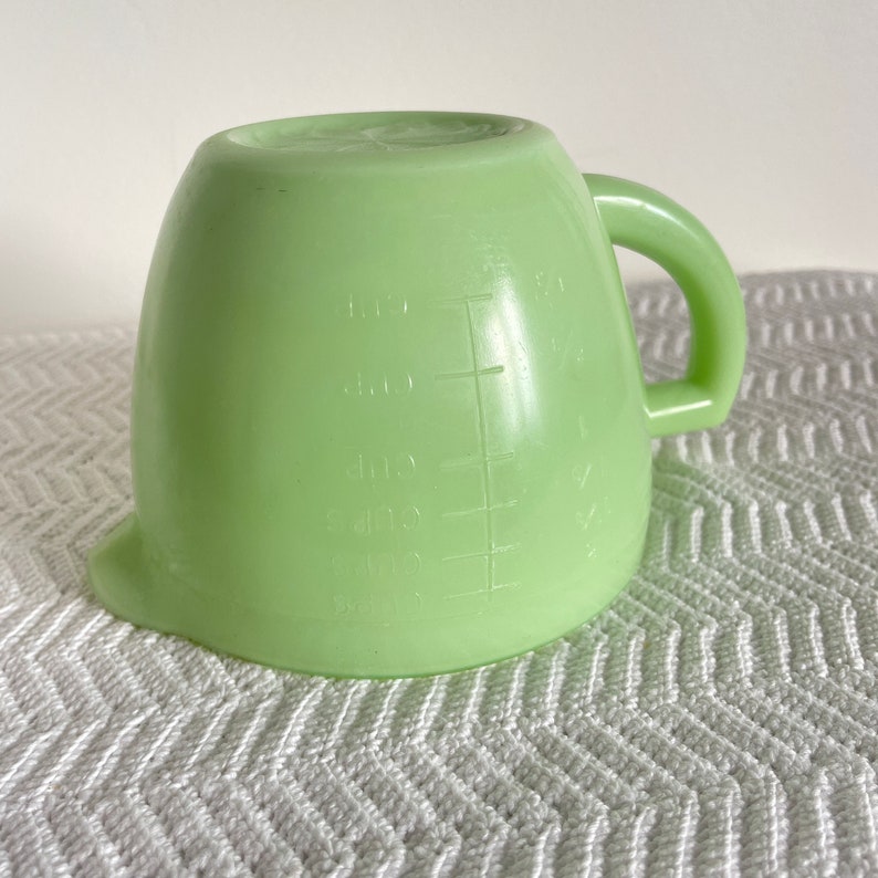 Vintage Jeannette Jadeite Measuring Cup With Sunflower Bottom; Jade-ite ...