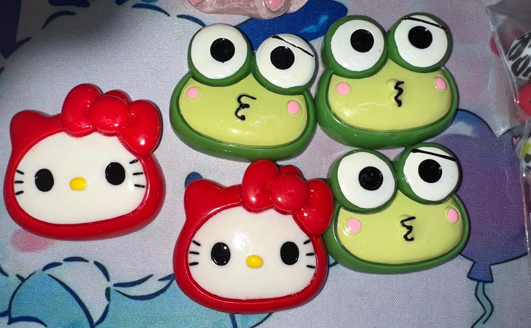 Various Designs Sanrio Hello Kitty With Pink Bow Badgereels or ...