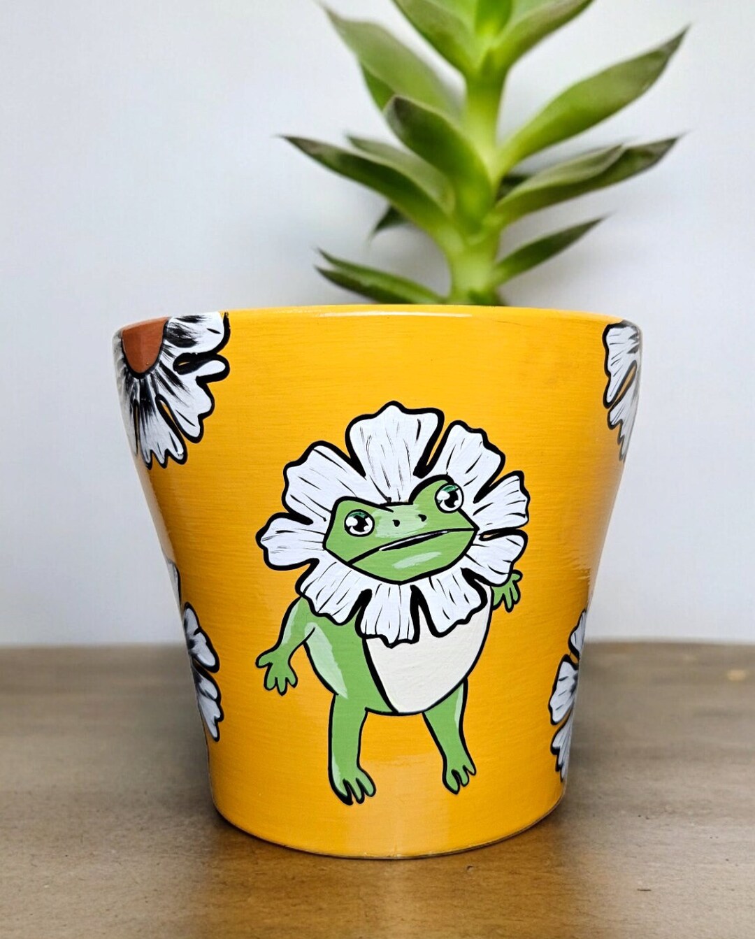 Frog Plant Pot. Daisy Flower Planter. Hand Painted Plant Pot. - Etsy