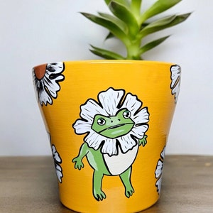 Frog Plant Pot. Daisy Flower Planter. Hand Painted Plant Pot. - Etsy