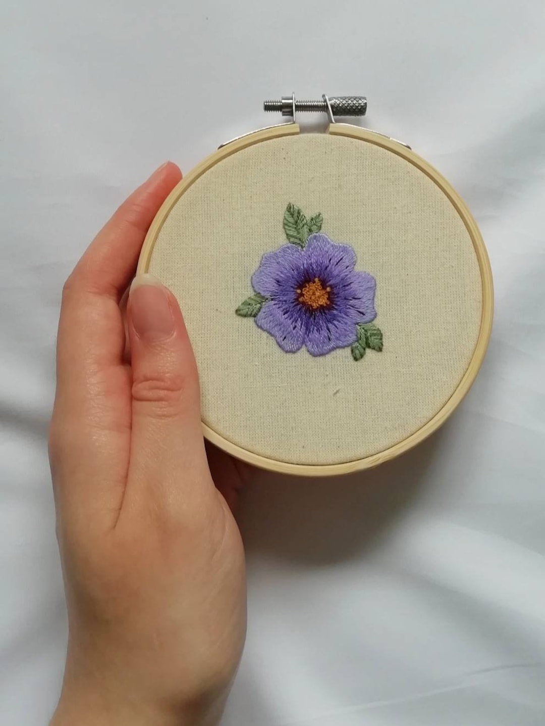 Purple Flower Hand Embroidered Hoop // Flower Embroidery Art, Simple ...