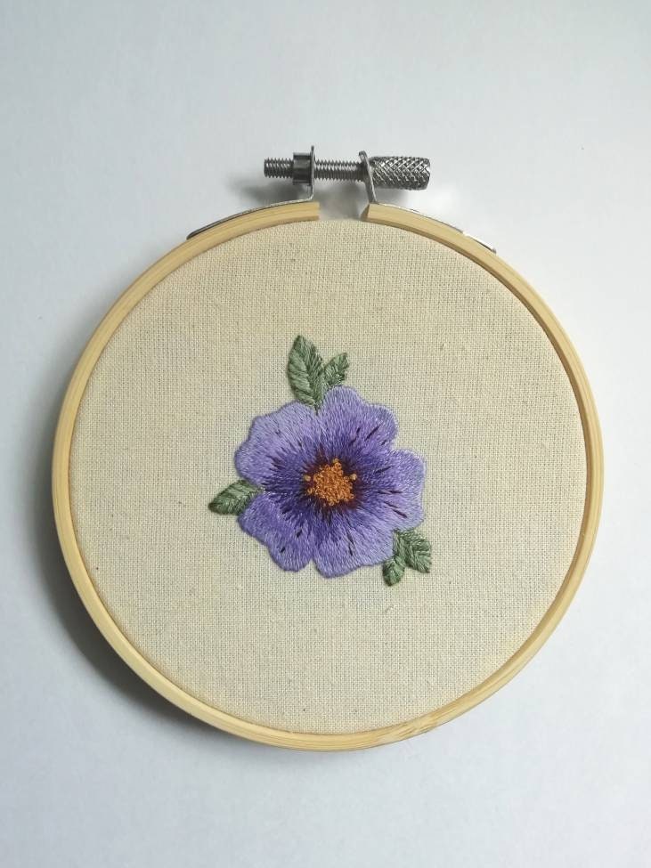 Purple Flower Hand Embroidered Hoop // Flower Embroidery Art, Simple ...