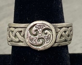 Peter Stone Ring - Etsy