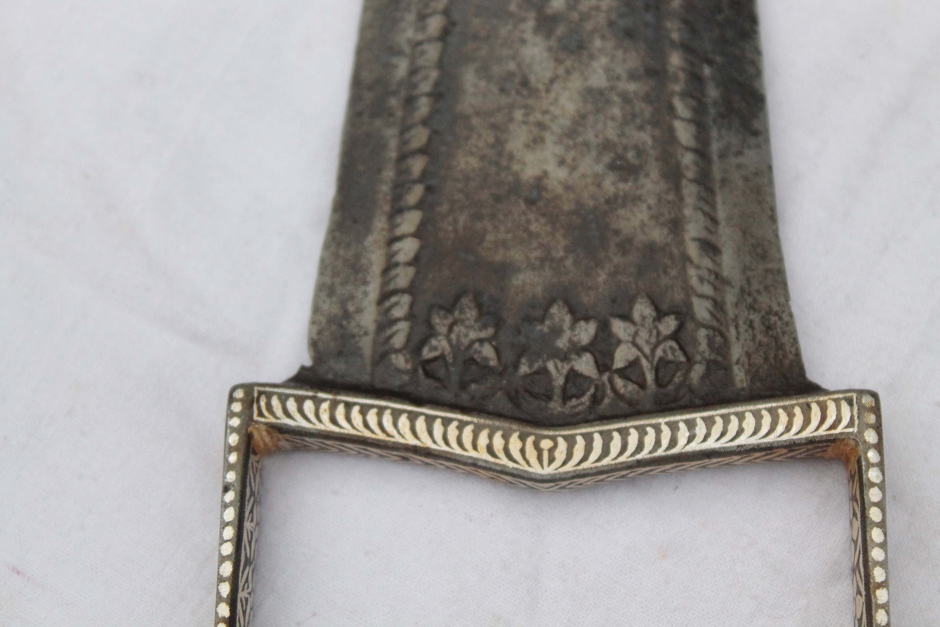 Old Vintage Indo-persian Mughal Rajput Silver Damascened Old Steel ...