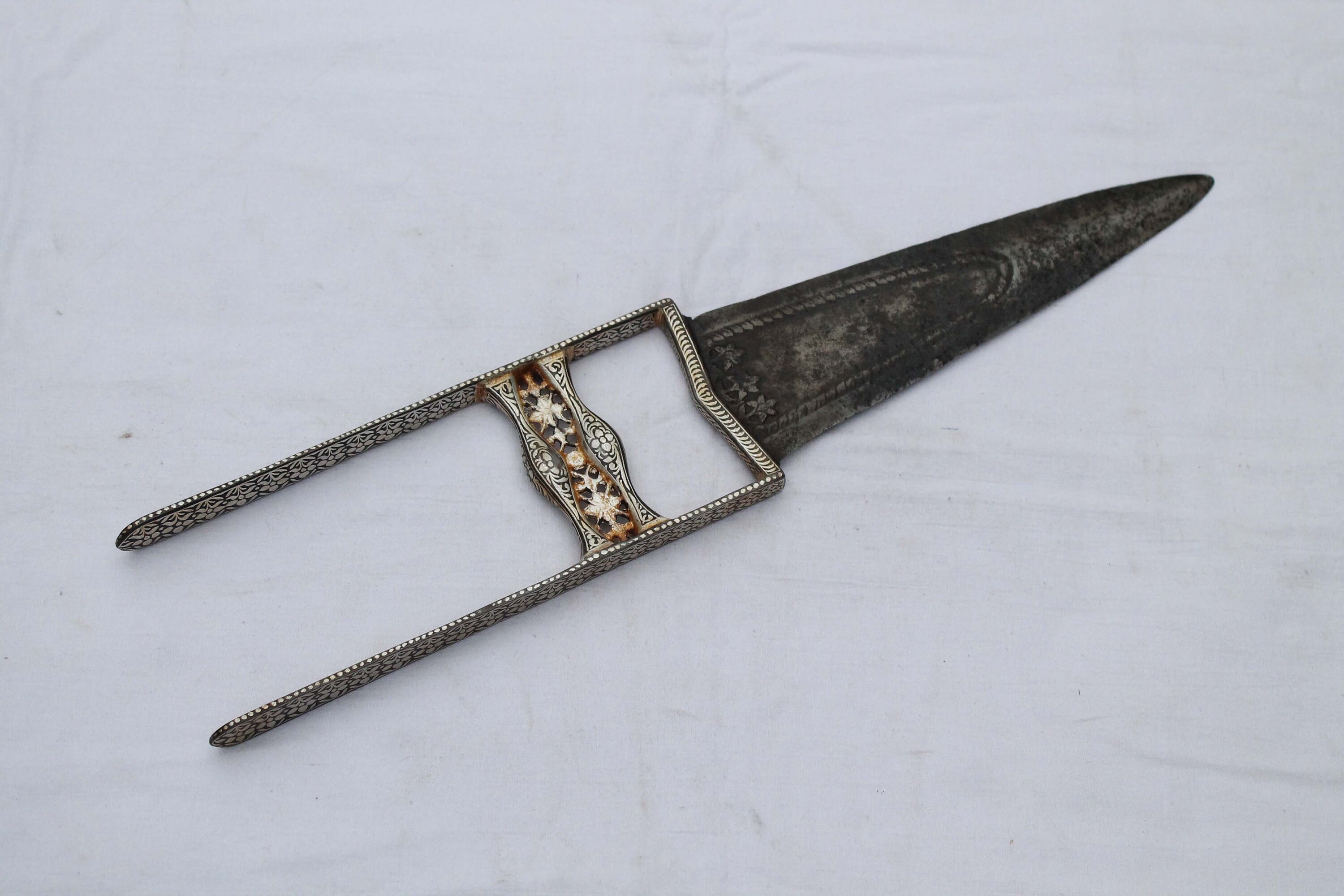 Old Vintage Indo-persian Mughal Rajput Silver Damascened Old Steel ...