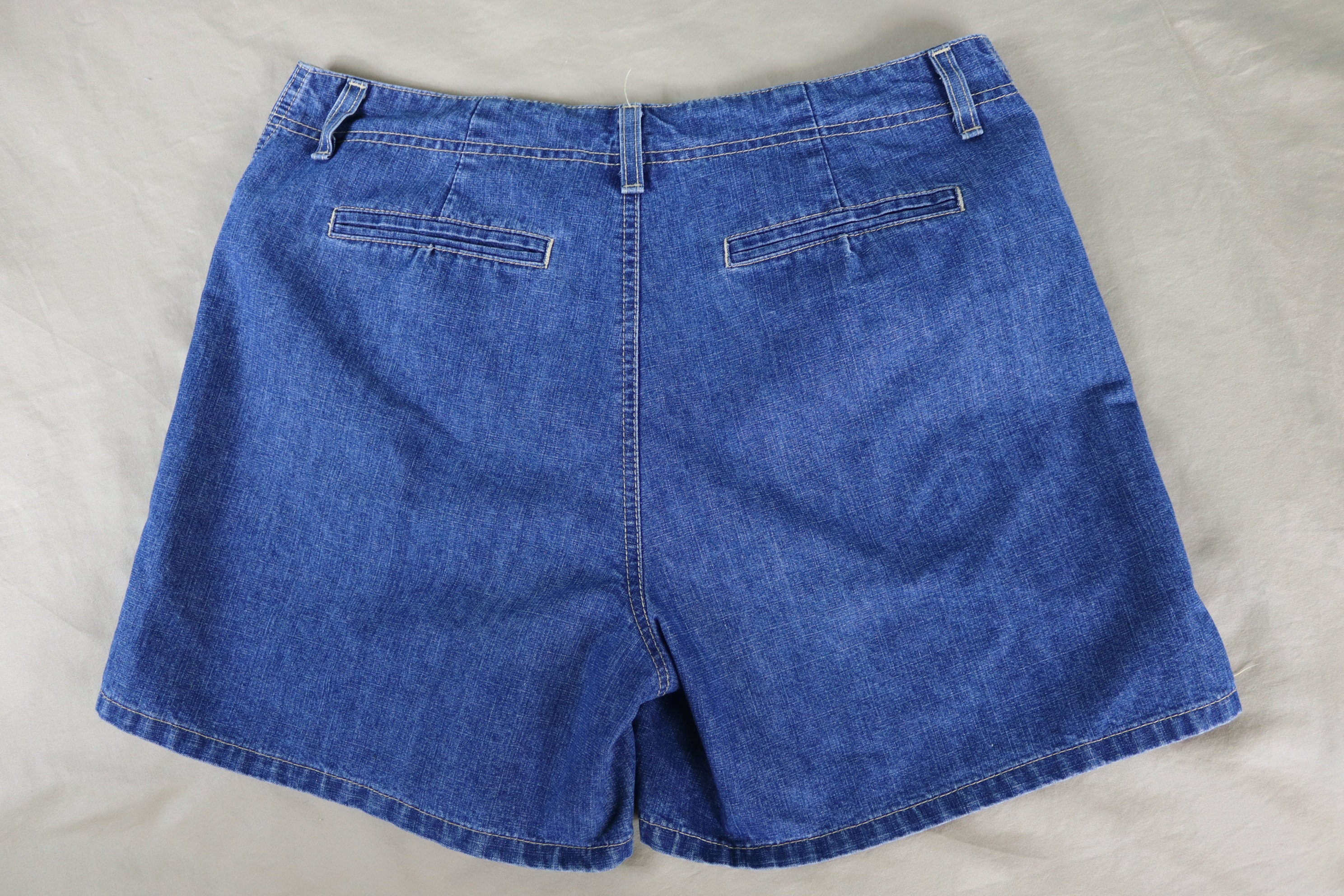 1990s Mid-rise Rise Denim Shorts by Gloria Vanderbilt - Cute Vintage ...