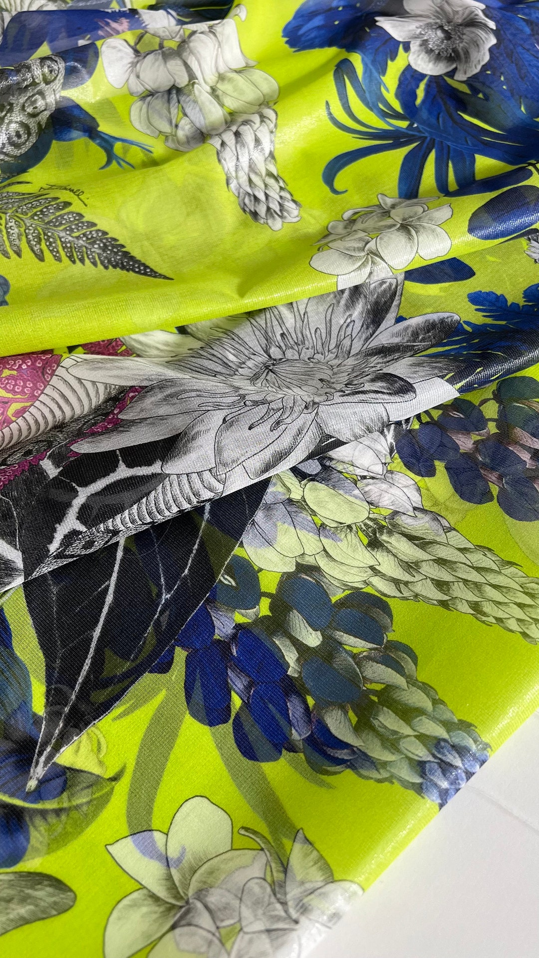 Exclusive Silk Chiffon Fabric With Metallic Sheen, High Quality ...