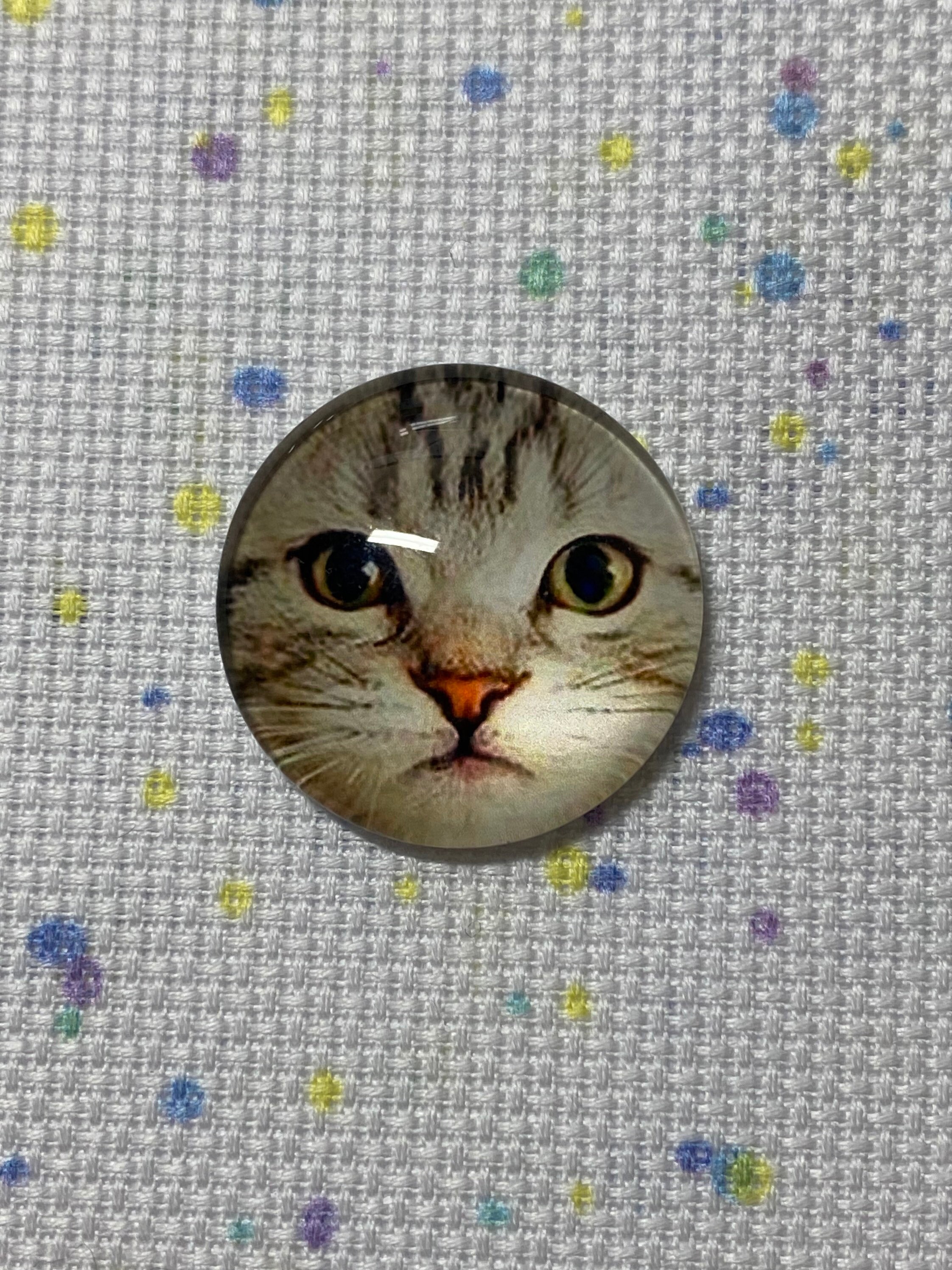 Pins & Needles 2 cm needle minders magnet minder needle minder Standing ...