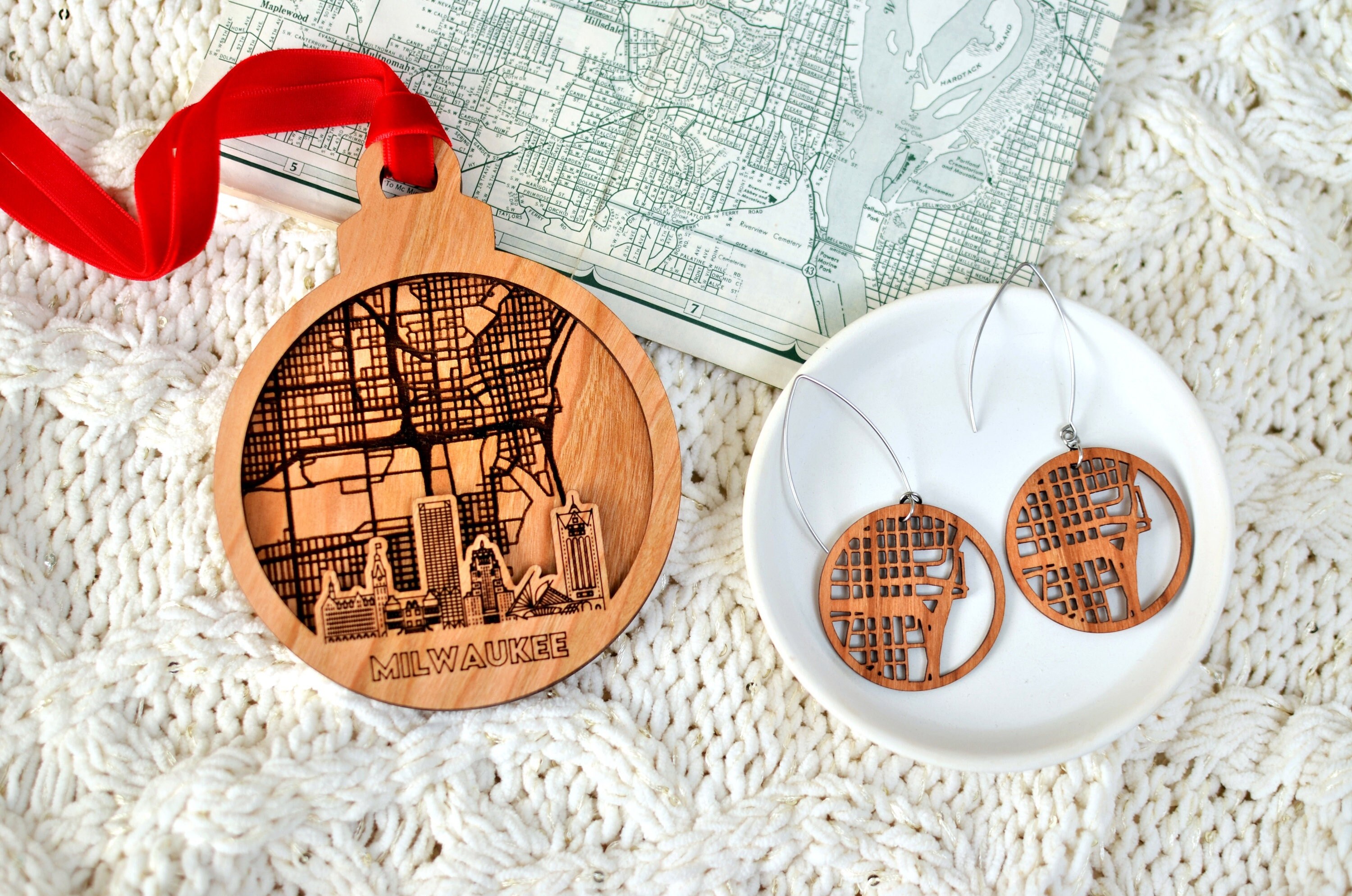 Milwaukee Gift Set Milwaukee Skyline Map Ornament Skyline - Etsy
