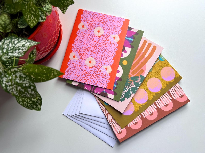 Cascade Folded Cards With Envelopes Pack of 5 Abstract Pattern ...