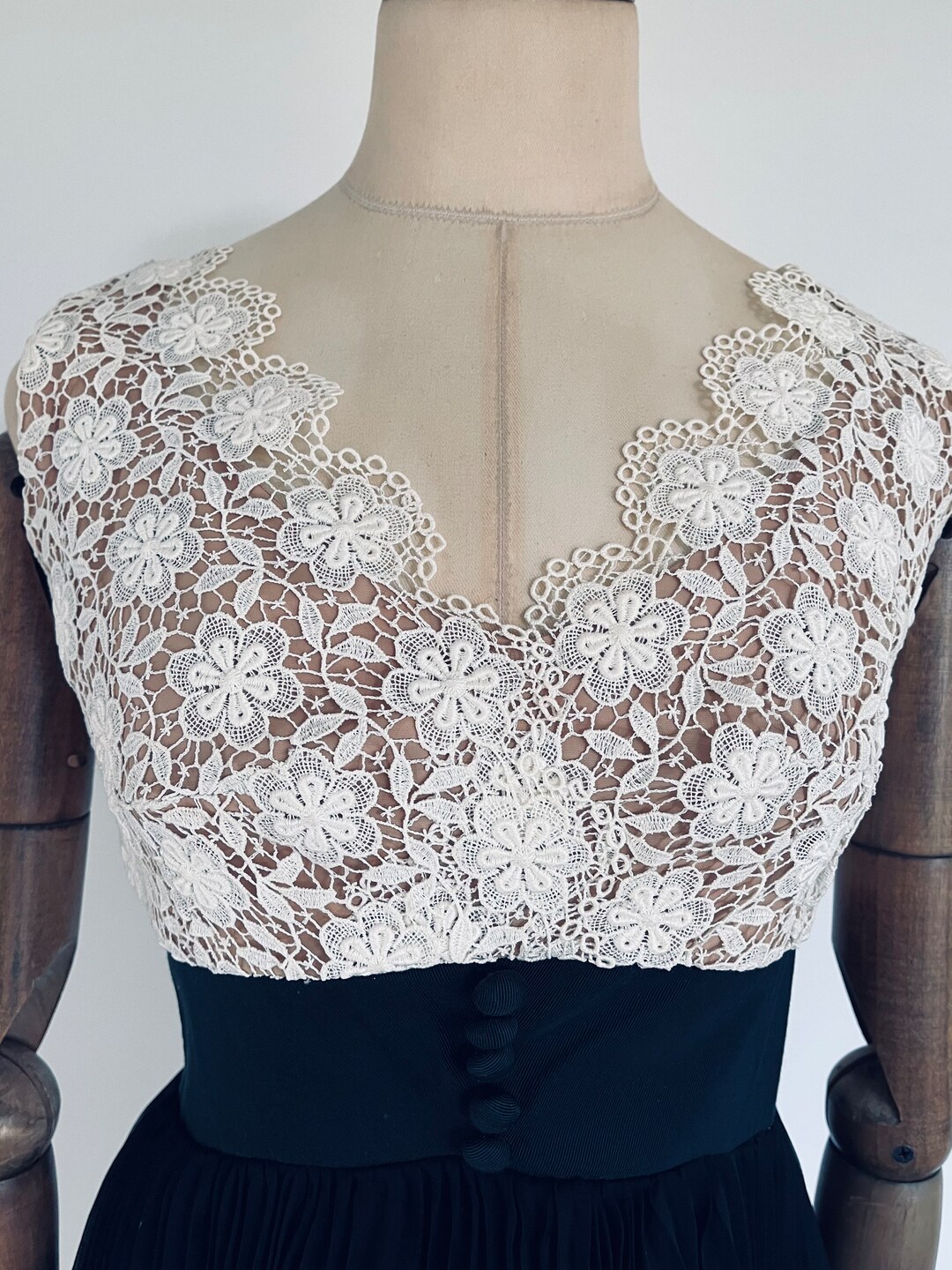 Original 1960's Guipure Lace and Chiffon Cocktail Dress. Cute Jane ...