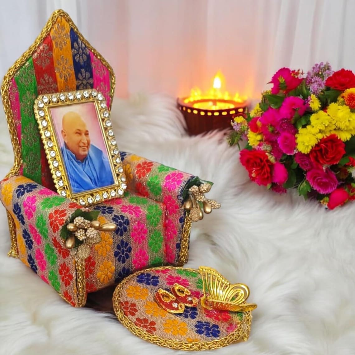 Gurujis Darbar Guruji Swaroop Guruji Singhasan Guru Ji Devotional ...