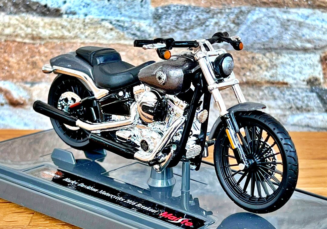 Harley Davidson 2016 Breakout, Scale 1/18 Model Motorcycle, 1/18 ...