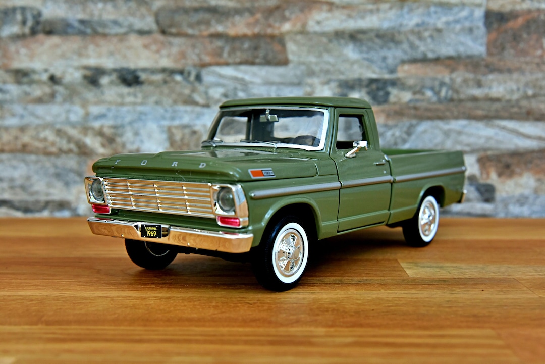 Ford F-100 Pickup 1969 | Model Car | 1/24 Scale Model | 1/24 Diecast ...