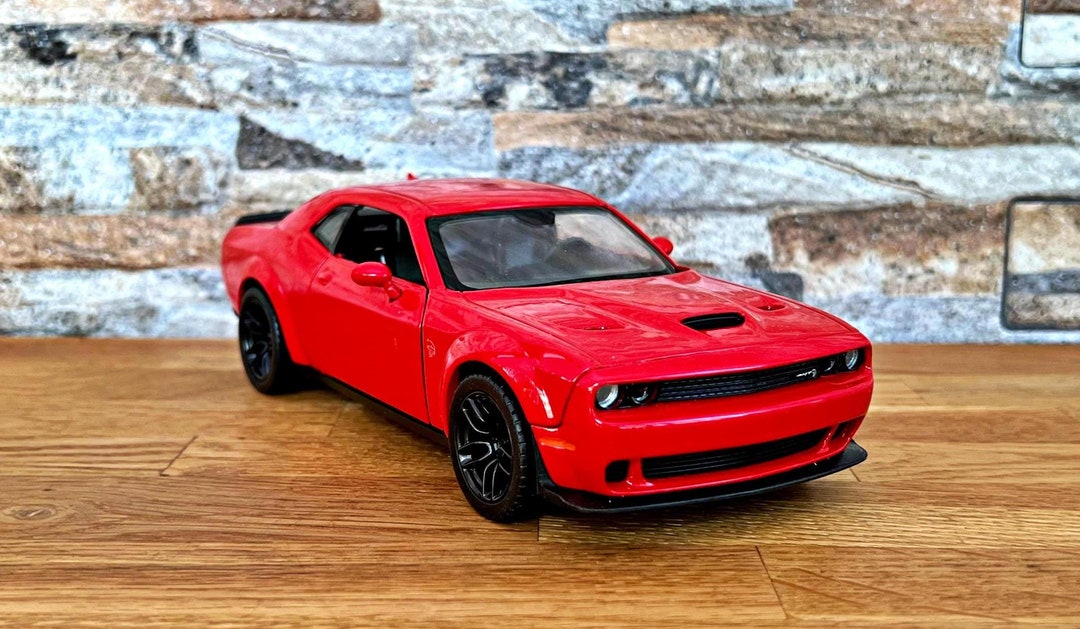 Dodge Challenger SRT Hellcat Widebody 2018 | Diecast Car | 1/24 Scale ...