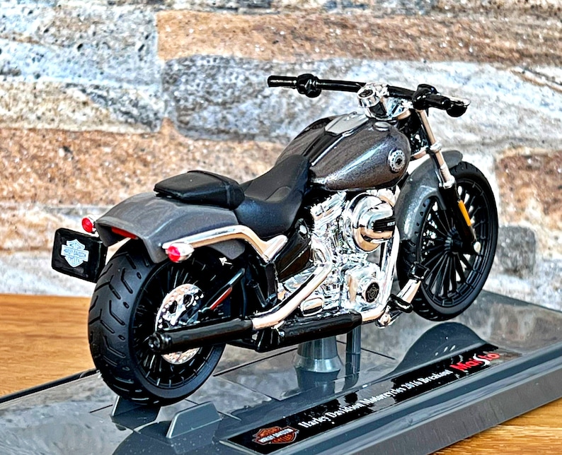 Harley Davidson 2016 Breakout, Scale 1/18 Model Motorcycle, 1/18 ...
