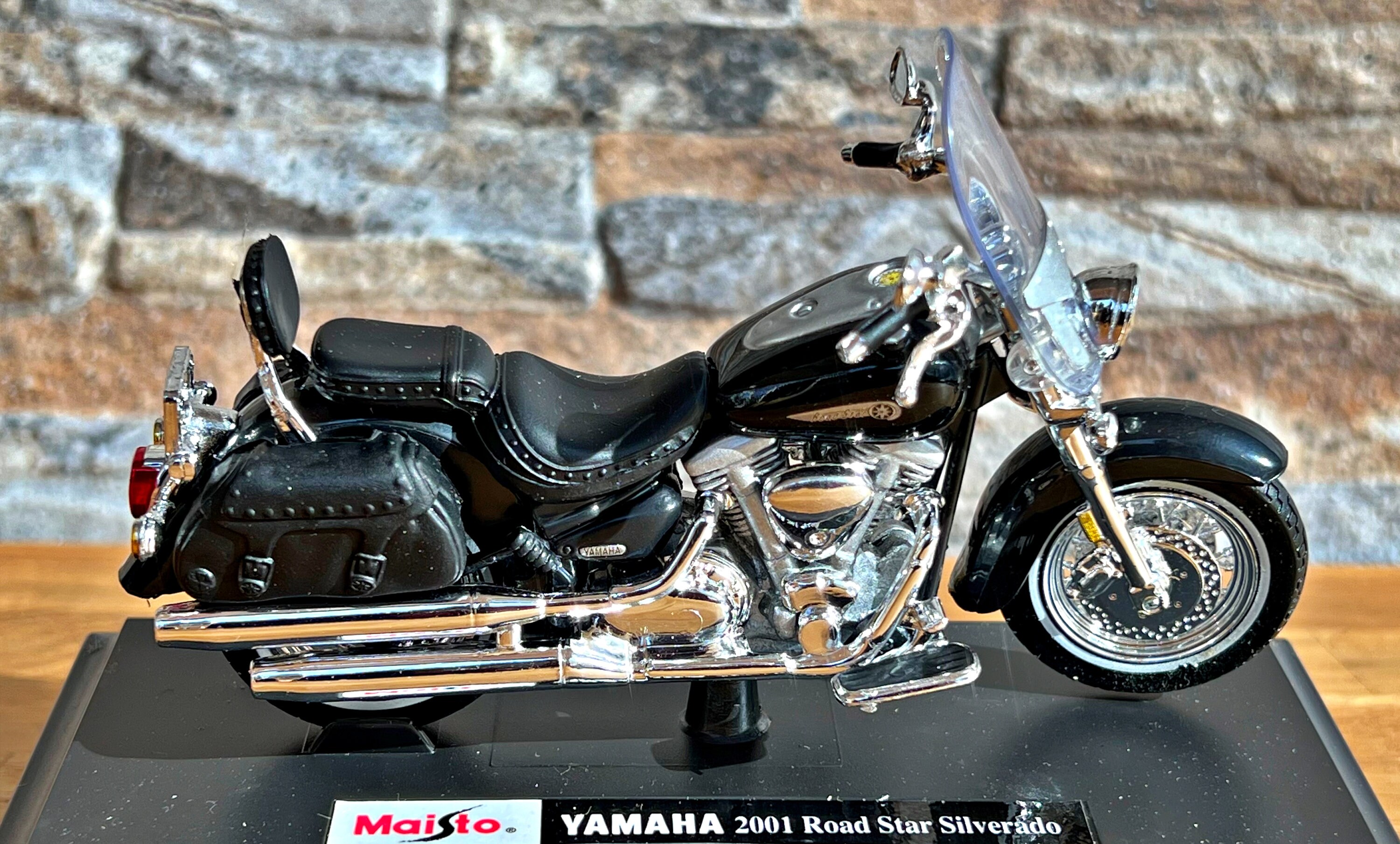 Yamaha 2001 Road Star Silverado, Scale 1/18 Diecast Model Motorcycle, 1 ...