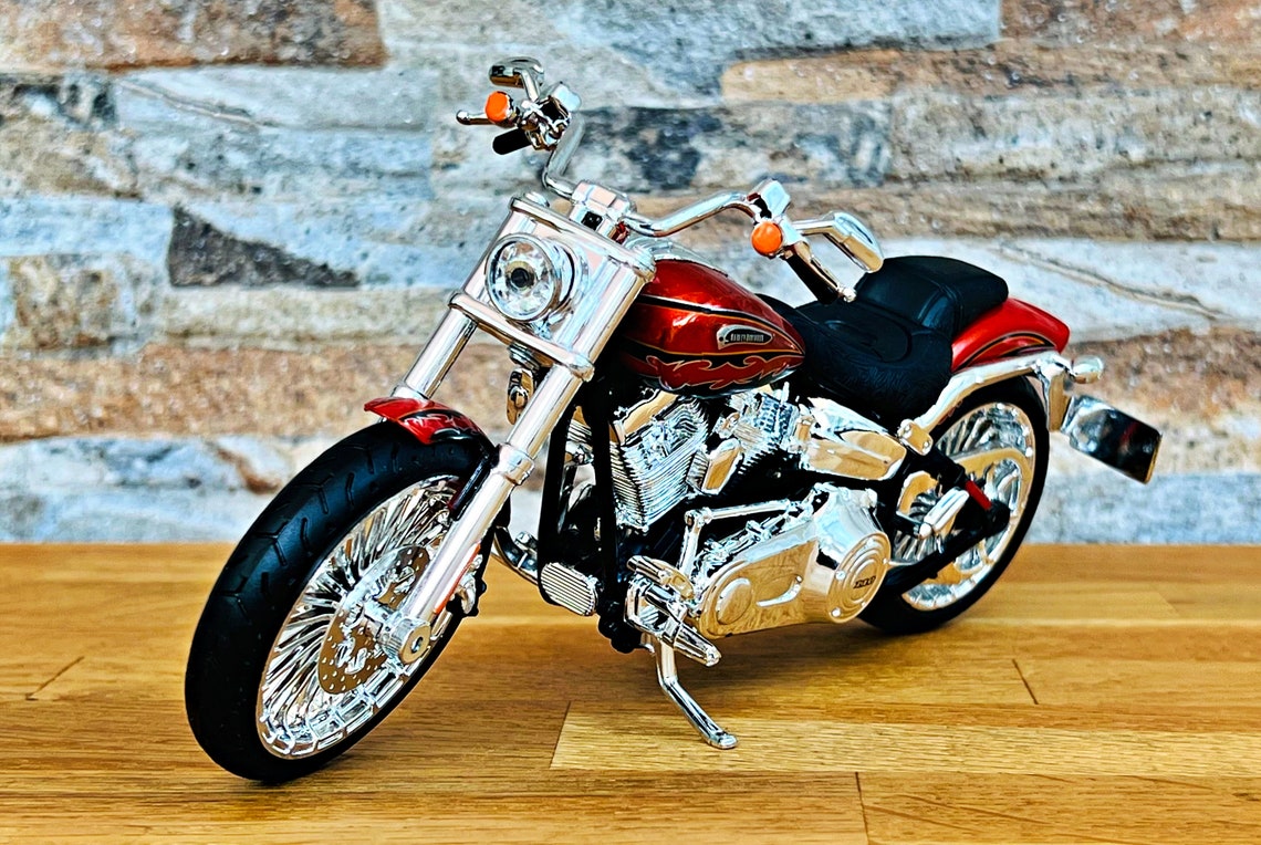 Harley Davidson 2014 CVO Breakout , Scale 1/12 Diecast Model Motorcycle ...