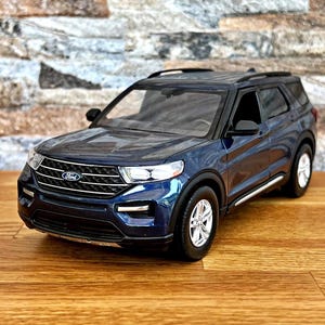 Ford Explorer XLT 2022 | Model Car | 1/24 Diecast Car | 1/24 Scale ...