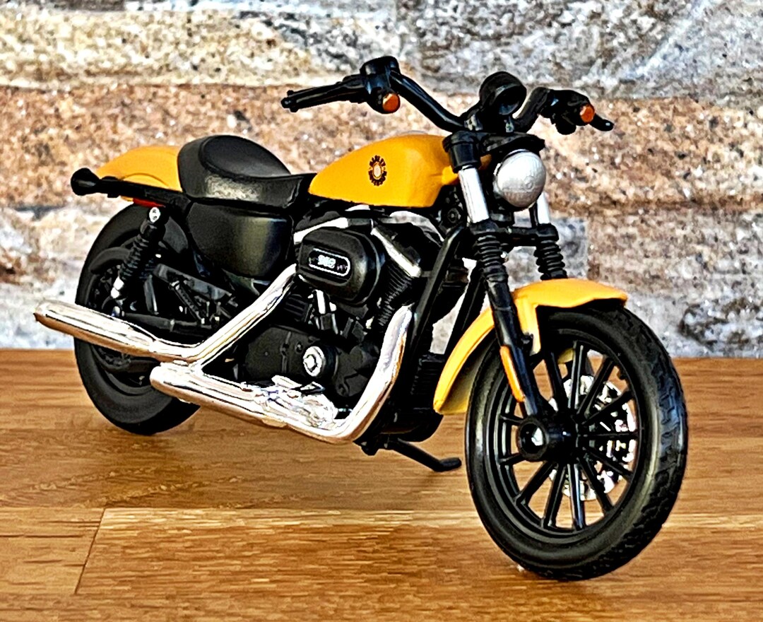 Harley Davidson 2014 Sportster Iron 883, Scale 1/18 Model Motorcycle ...