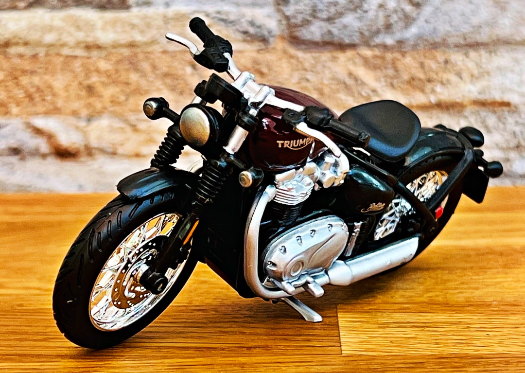 Triumph Bonneville Bobber Motorcycle, Scale 1/18 Diecast Motorcycle, 1/ ...